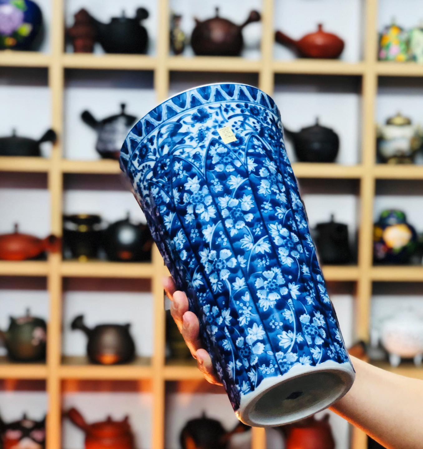 Bình men lam Nhật Bản vẽ tay full bình đẹp xuất sắc cho các bác ngắm và ...